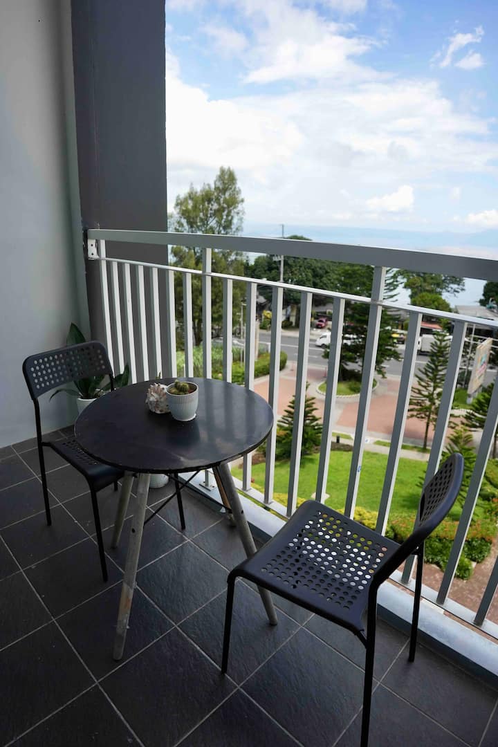Unwind In Wind @ Tower 5 W/ Taal View - Tagaytay