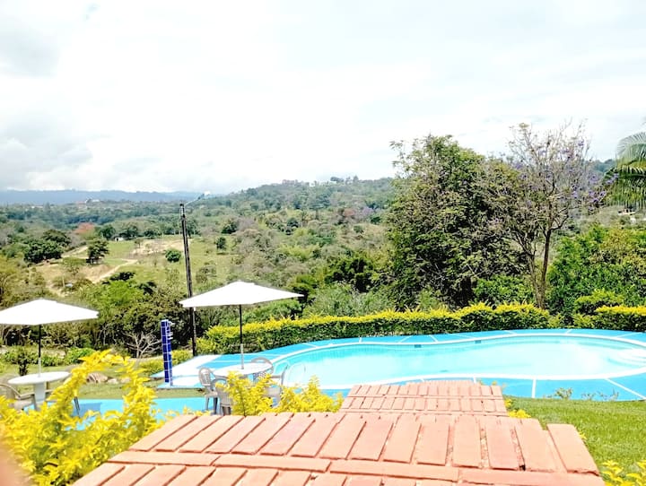 Spacious Retreat 4/bed 3/bath With Pool - Fusagasugá