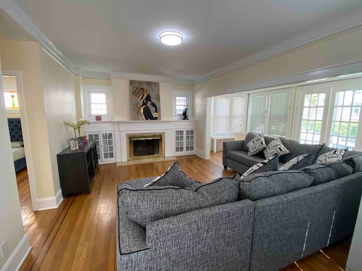 Entire 2-bedroom Two Minutes To Express E/f Train - Queens