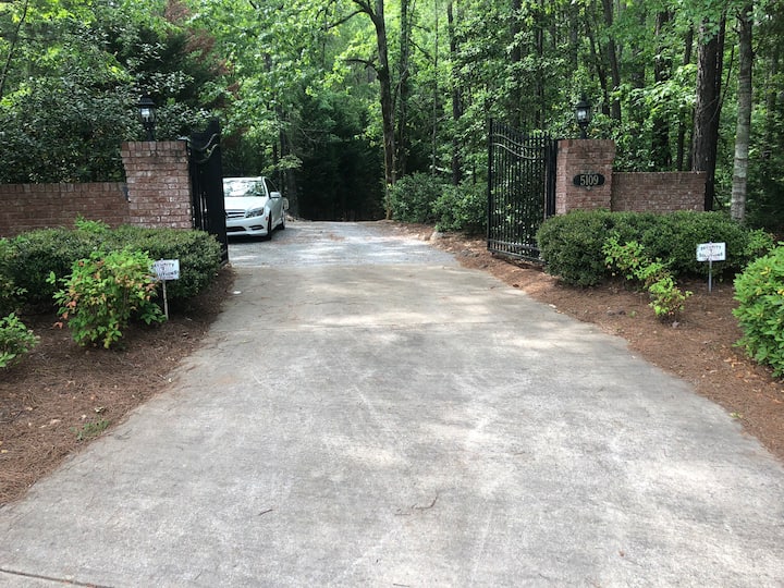 The Natura Grandeur Retreat On The Dog River - Villa Rica, GA
