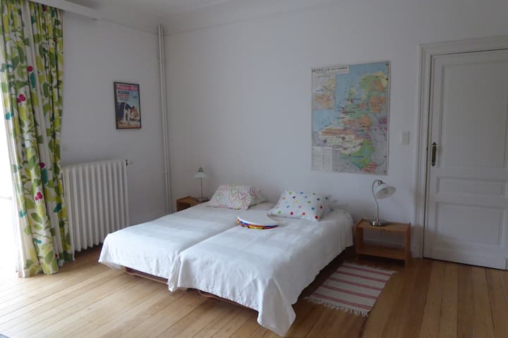 Brightful And Spacious Twin Bed Room In Uccle - Anderlecht
