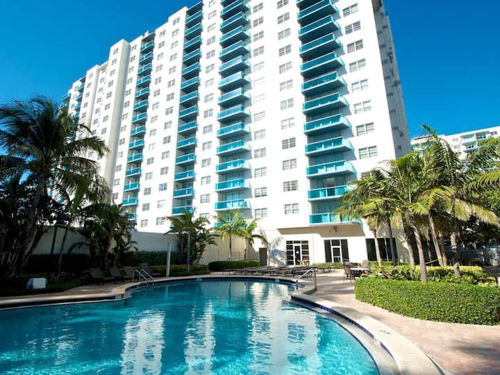 " 2 Bd Ocean Views, Prime Location " - Hollywood, FL