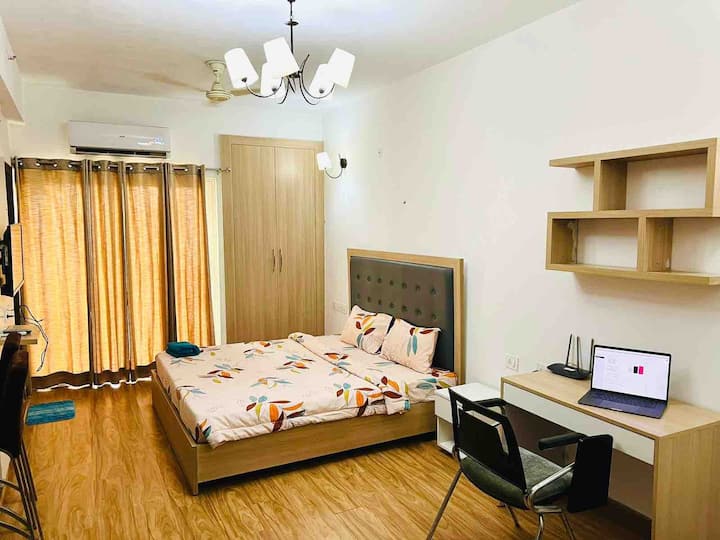 Arrow -5 By Noida Suites - 