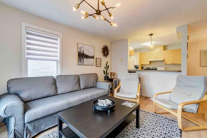 Nice 2 Bedrooms Apt, Parking, Excellent  Location - Ottawa