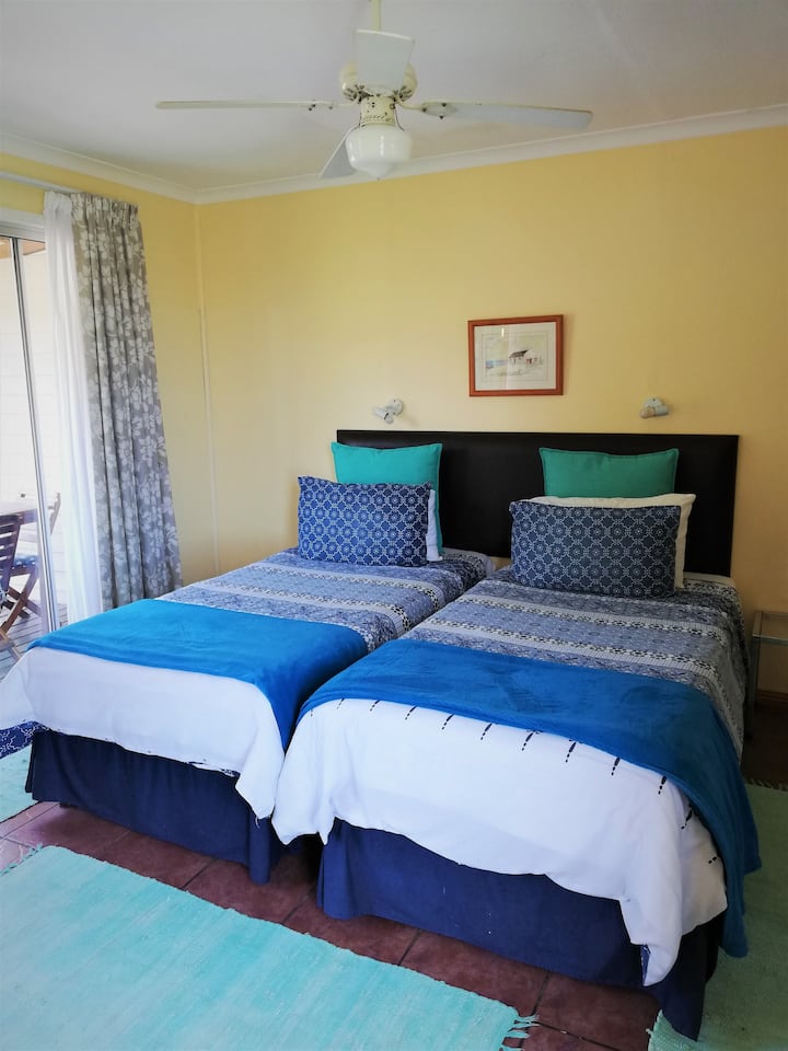 Thesen Island Room - King Of Kings (Self-catering) - Knysna