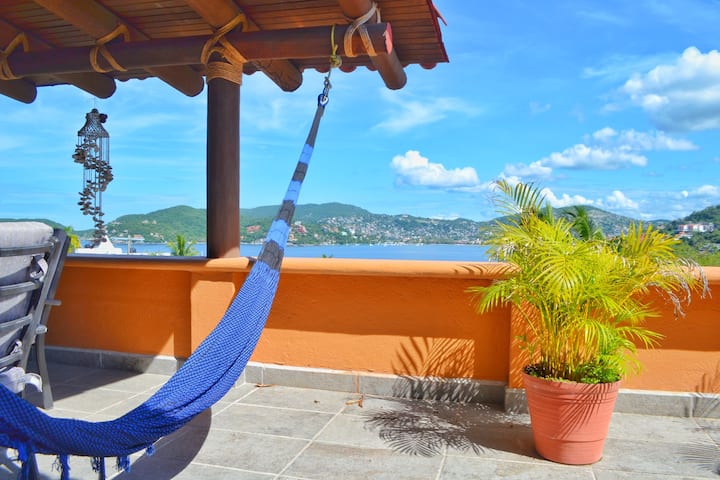 Punta Marina 101: Breathtaking Ocean View Condo - Zihuatanejo