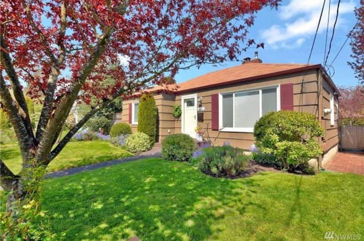 Cheerful North Tacoma Home, Close To Everything - Tacoma, WA