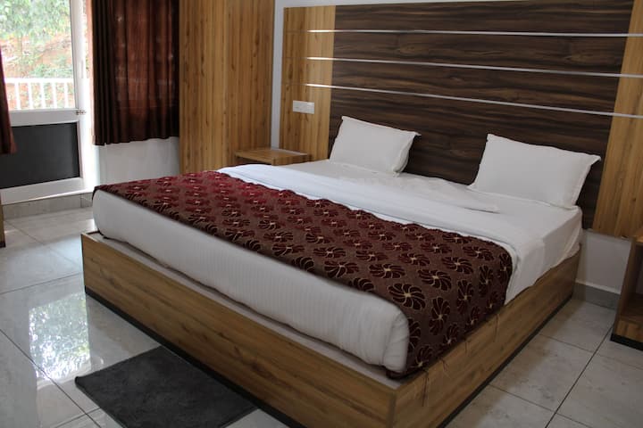 8 Bedroom Hall Kitchen - Munnar