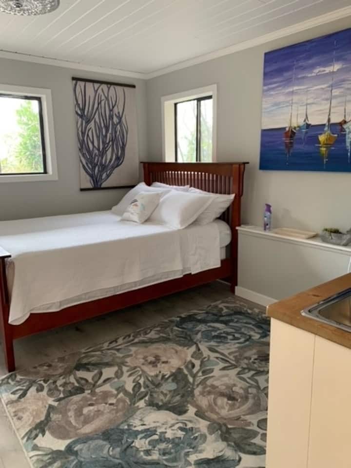 Cozy Private Studio With Stunning Ocean Views - Sechelt