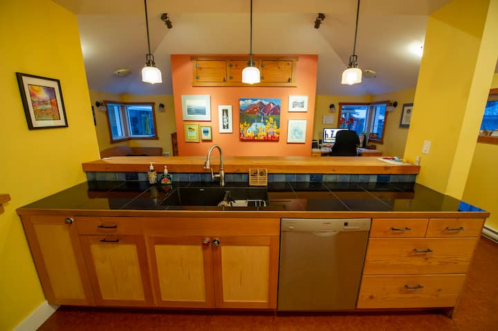 Character Home - Gateway To Trails & Downtown - Whitehorse