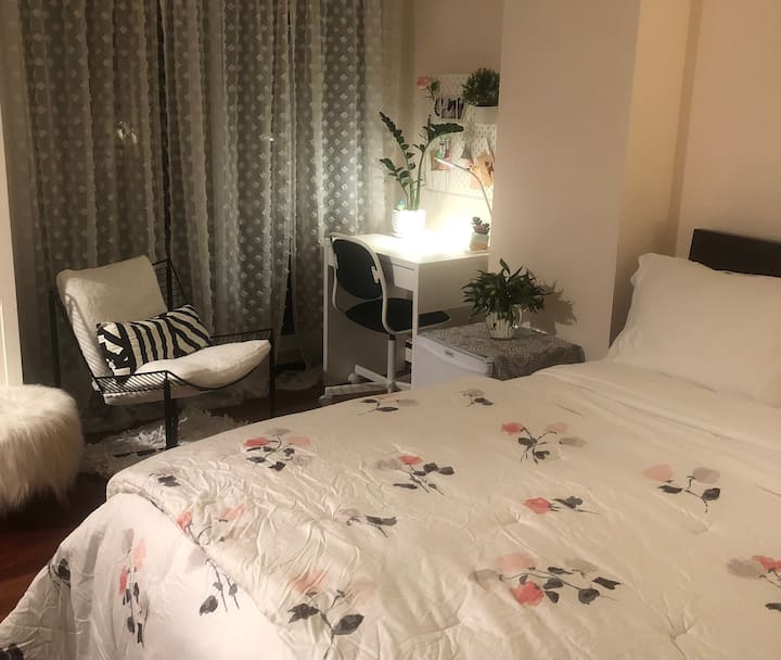 Quiet Kitsilano Condo!! Steps To Beach & 4th Ave ! - Vancouver