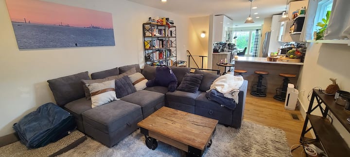 Colorful Bedroom With Full Bath In East Nashville! - Nashville, TN