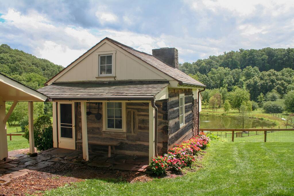1600s Log Cabin on Beautiful Hopeland Farm - Guesthouses for Rent in ...