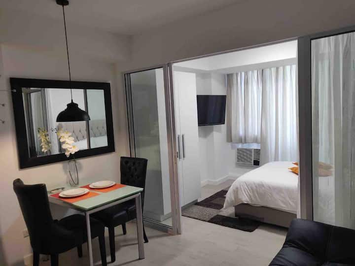 Azure Bahamas Parking Included - Taguig