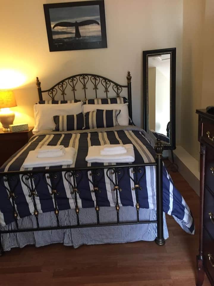 Lovely One Bedroom, With Private Bathroom - Bellport, NY
