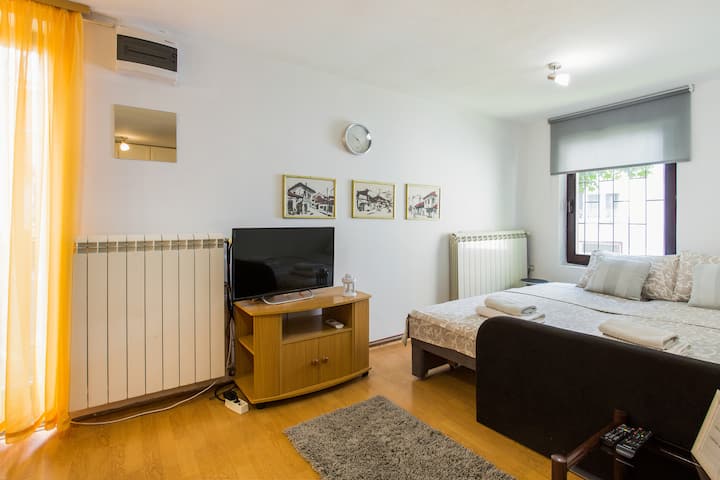 Nice And Quite Apartment In The Center Of Vracar - Belgrado