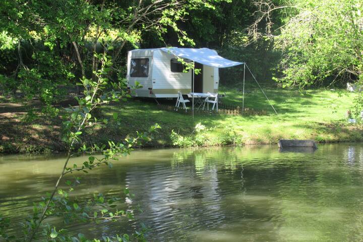 Voyage Dans Le Temps Au Bord D'un éTang - Sarthe