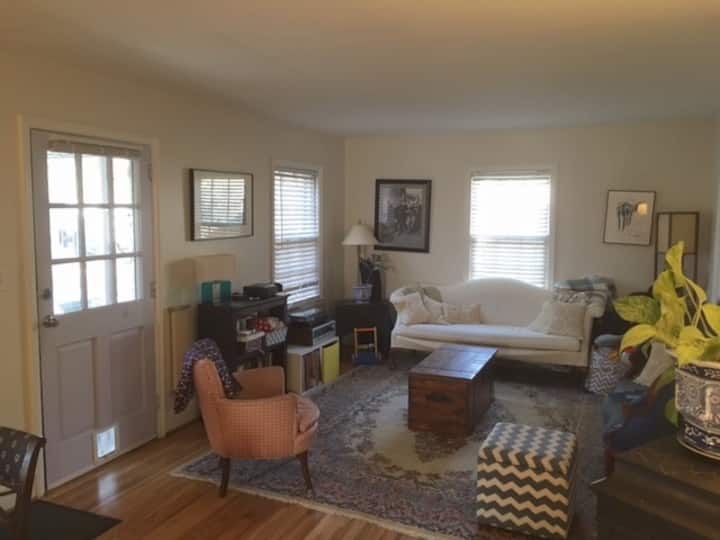 Sunny 2br+office/1ba House With Screened Porch - Durham, NC