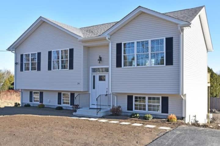 Spacious Home In Bonnet Shores - Narragansett, RI