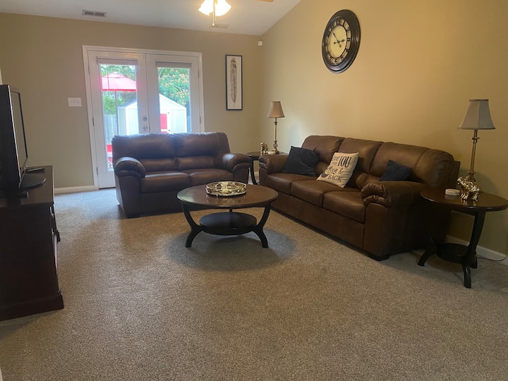 Adorable 3br/2ba Family Friendly Home! - 新伯爾尼