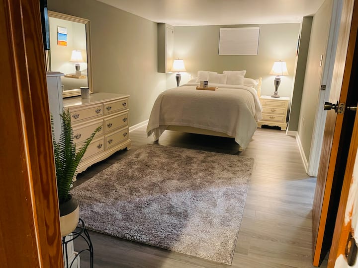 Downtown Cville Apartment With Private Parking. - Charlottesville, VA