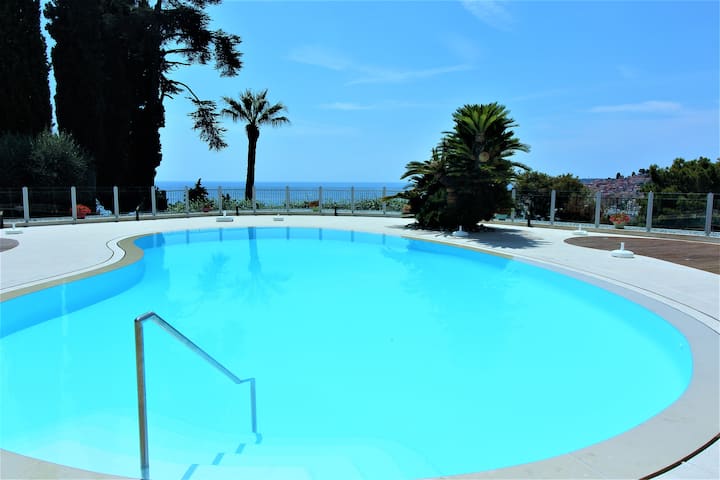 Grand Studio à Menton Garavan Pisicine & Terrasse - Menton