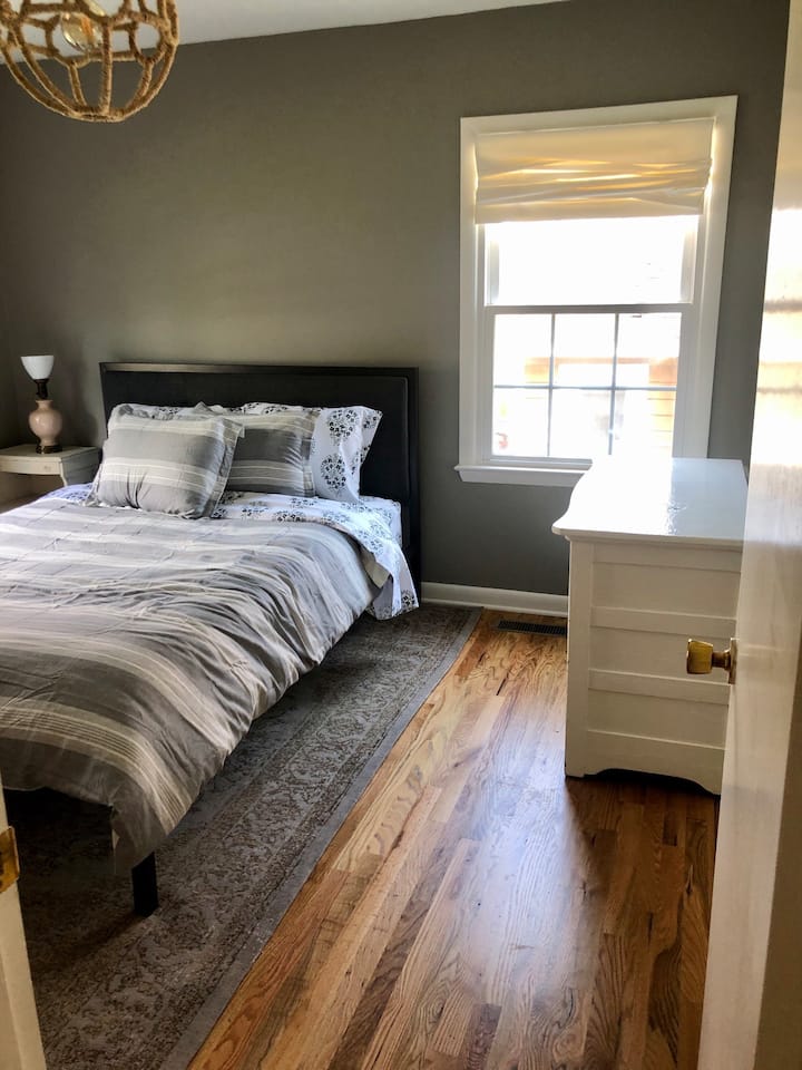 Bright, Cheerful & Comfortable Home! - Charlottesville, VA
