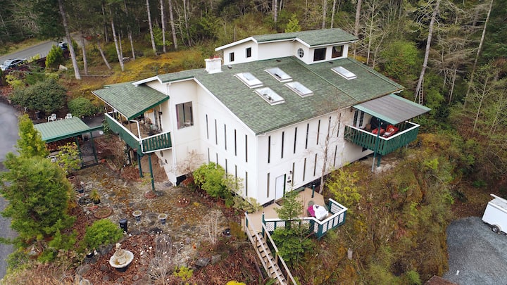 Cozy Room @ Wonderland W/ Hot Tub & Cold Plunge - Sooke