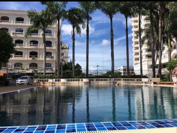 芭提雅市中心/45平米一房一厅/大露台/泳池/7-11和big C/芭提雅海滩 - Pattaya City