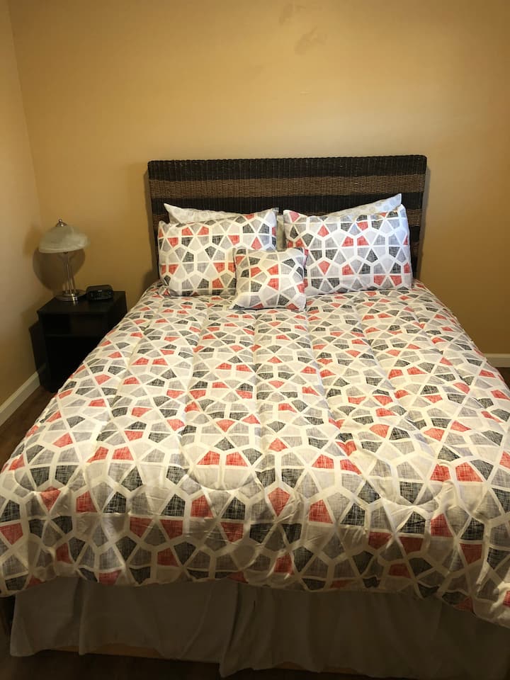 Cozy Room In A Comfy House B - Colorado Springs, CO