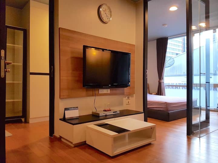 Nice 35sqm Condominium In Cbd Ploenchit Station - Bangkok