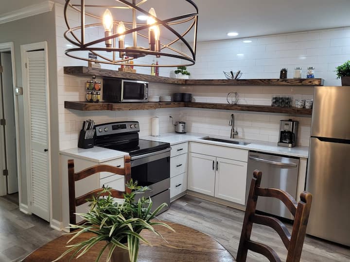 Chic Townhome - North Charleston, SC