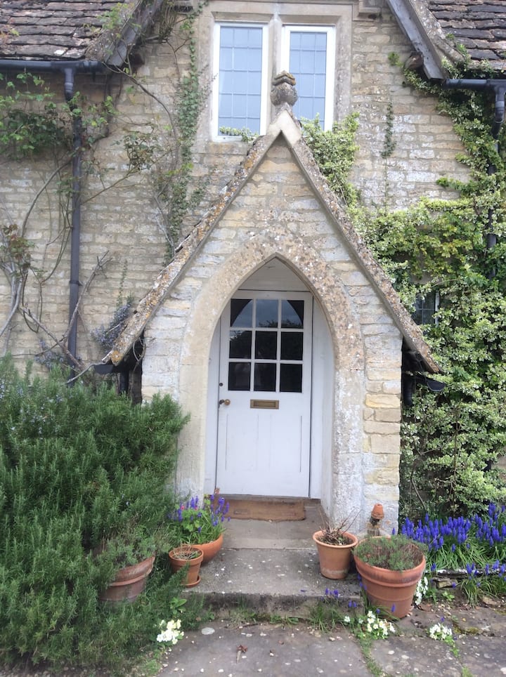 Pretty Cotswold Cottage Near Westonbirt . - Tetbury