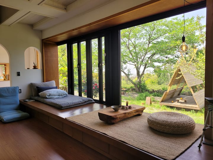 1300평 프라이빗 숲속독채_제주숲바
귤밭뷰 불멍 자쿠지 숲속바다 - South Korea