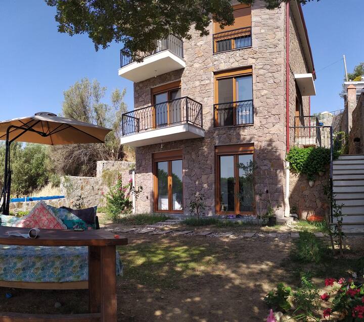 Maison En Pierre En Face De La Mer Avec 4 Chambre - Behram