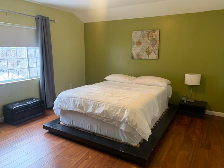 Large Private Room With Easy Access To Siuh & Rmcu - Staten Island