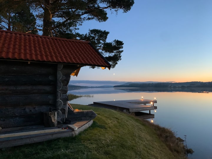 Timmerhus Med Bastu På Stor Sjötomt, Järvsö/harsa - Suède