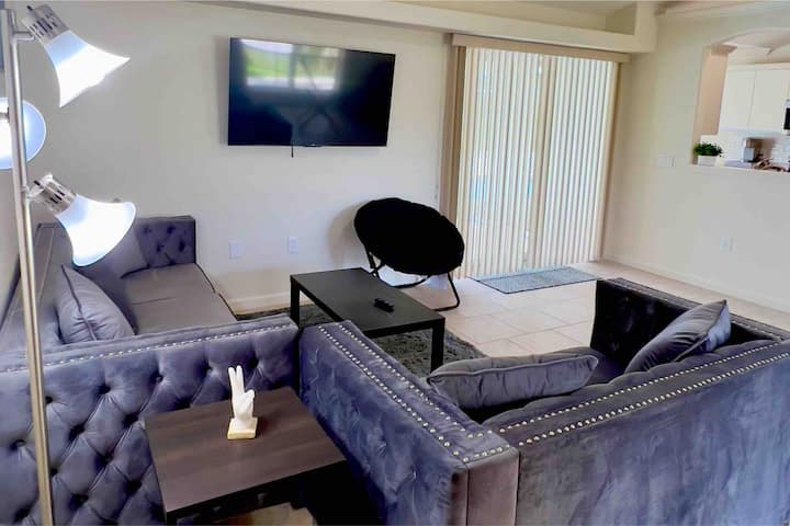Spacious And Relaxing With Heated Pool & Billiards - North Port