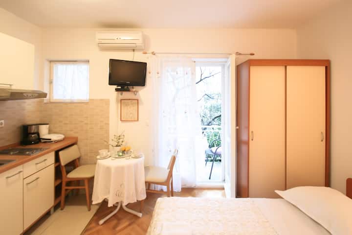 Cosy Studio Apartment For 2 Near The Beach [2] - Hvar