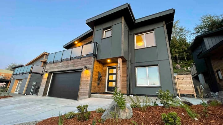 Cedar Landing-new, Centrally Located Tofino House - Tofino