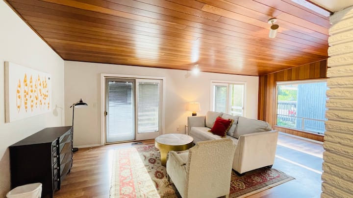 Home Minutes To Bellevue Dt - Bellevue, WA