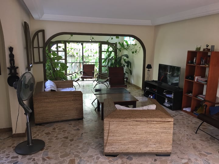 Chambre Privée Dans Une Agréable Maison Partagée - Abidjan