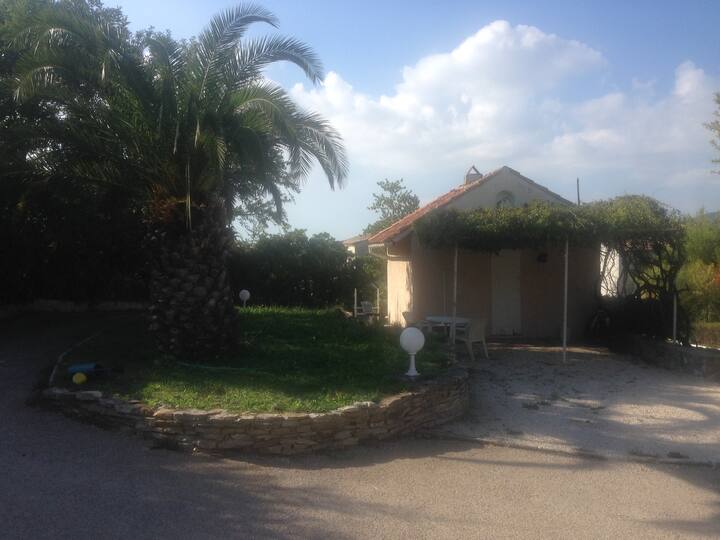 Petite Maisonnette Avec Jardin Au Calme - Allauch