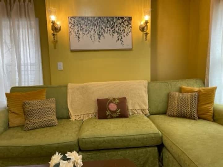 Lilia's Second Floor Apt With Parking - Yonkers, NY
