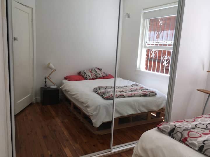 Sunny Room In Art Deco Flat - Bondi Beach