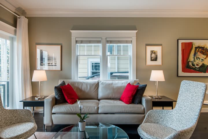 Queen Anne Guesthouse With Deck And Garden View - Seattle, WA