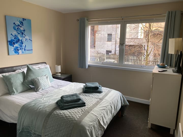 City Centre 2 Bedroom Apartment, Secure Parking. - Glasgow