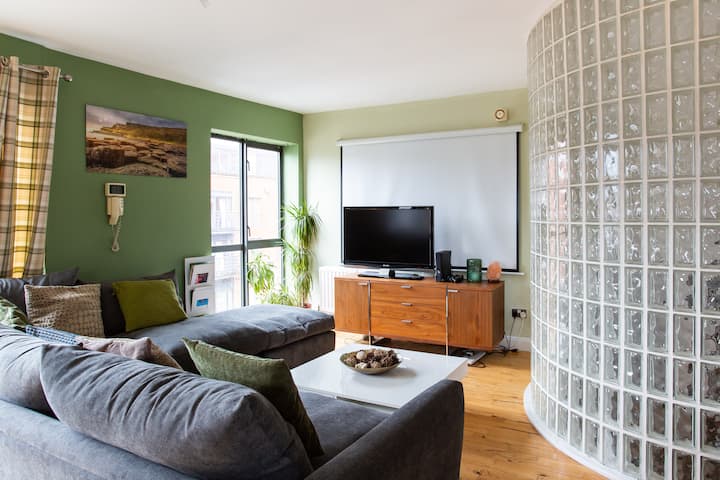 Luxury City Centre Duplex Apt-wifi/parking/balcony - Belfast