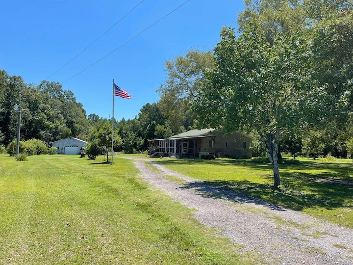 Beautiful Brick Home W/ Large Porch And 3 Bedrooms - Lake Marion, SC