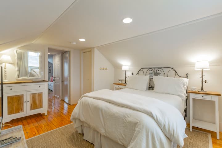 Artist-owned Loft Apartment Close To Downtown! - Nashville, TN